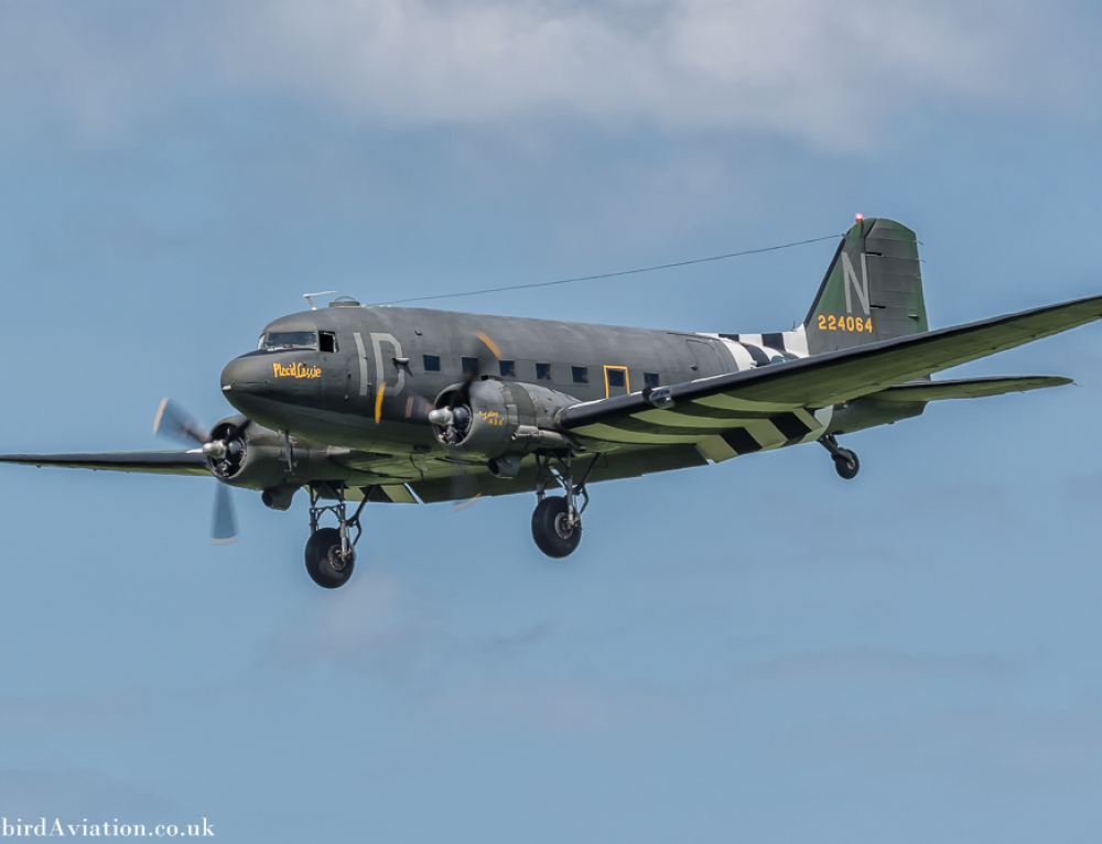 Douglas Dakota DC3 N473DC – Drag ’em Oot’ | Warbird Aviation